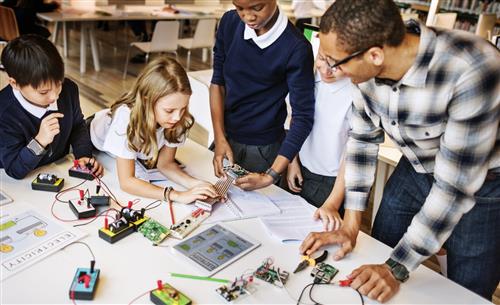 Create a Makerspace for Your School in 5 Easy Steps